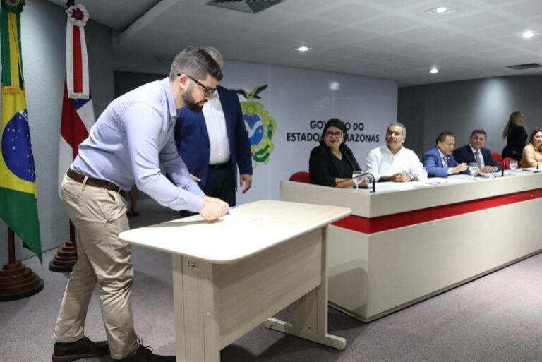 Governo do Amazonas dá posse a 18 aprovados no concurso público da Afeam
